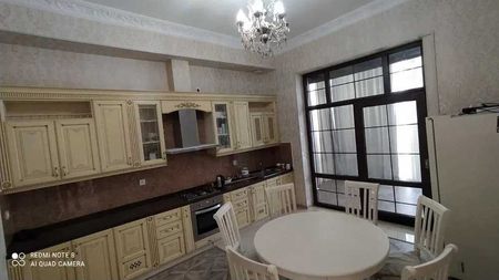 Продается дом на Бадамзаре  180м2