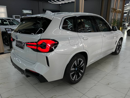 BMW IX3 RESTYLING (интерьер бордовый)

> Yili : 2023
> Elektromotor qu
