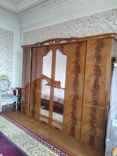 Продается спальный гарнитур
