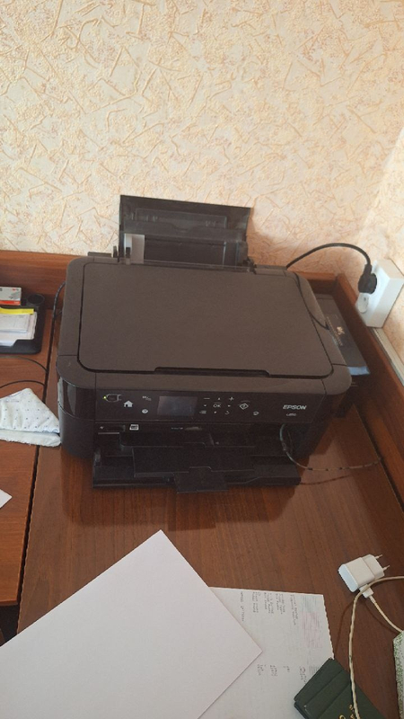 Epson 850 tri vadnom rangli printr sotiladi narxi 300$ hamma joyi yaxs