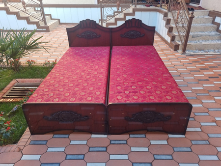 Divan sotiladi..