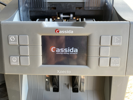 * Мультивалютный счетчик банкнот с определением номинала Cassida