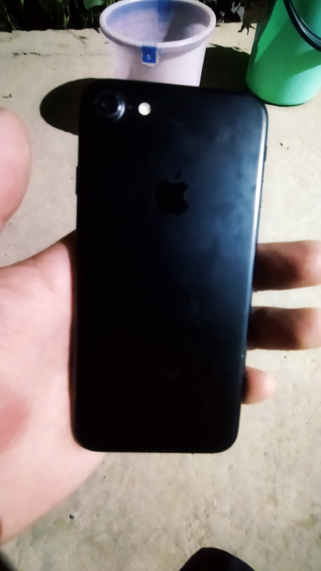 Iphone 7 srochna sotiladi