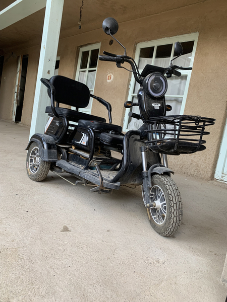 Skuter bitta zaridi blan 50-60 km yuradi vashe kam yurgan