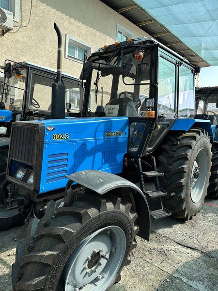 Traktor MTZ Belarus 892.2 sotiladi boʻlib toʻlashga ham beriladi