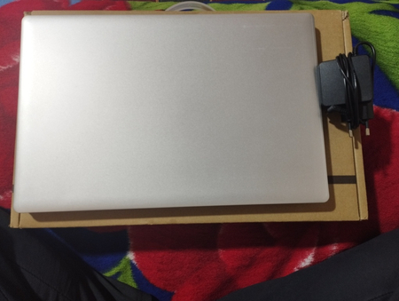 Notebook sotiladi