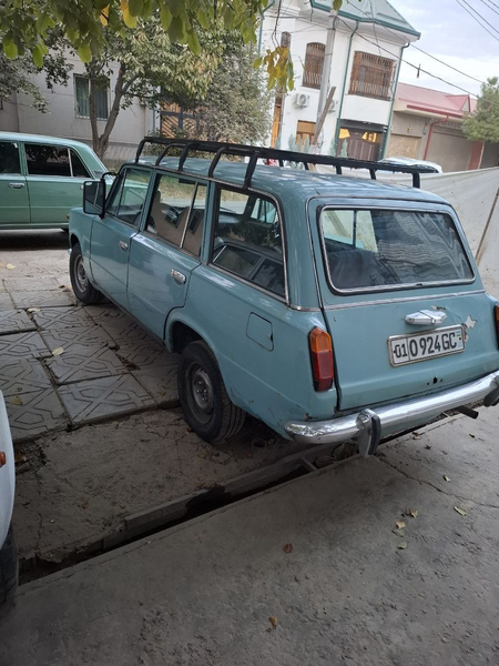 Vaz 2102 sotiladi