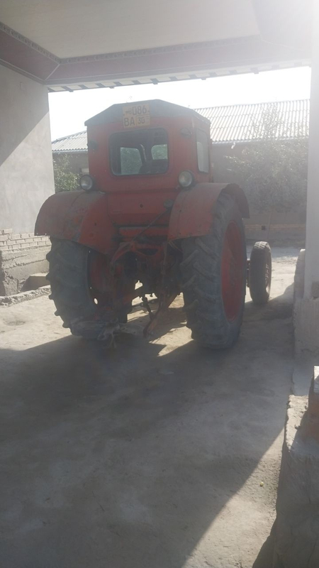 T 40 Traktor sotiladi