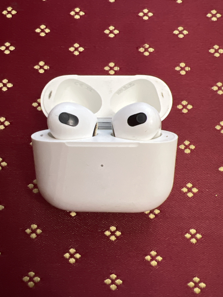 Airpods 3 original 100% srochno prodayotsa