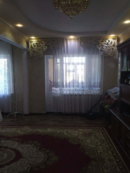 Карасу 6 продается 5 ком квартира на 2 этаже