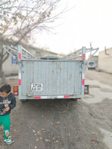 Uvaz tachkasi  bilan sotiladi
