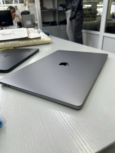 MacBook Pro 16-inch 2019 touch bar