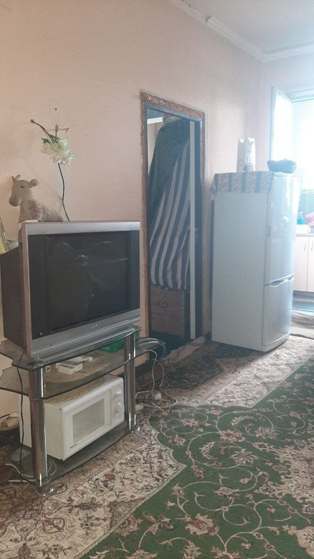 Юабад 12. 1 ком. Вдоль метро