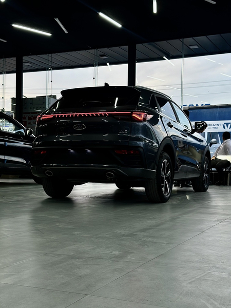 Jac js 6 crossover car