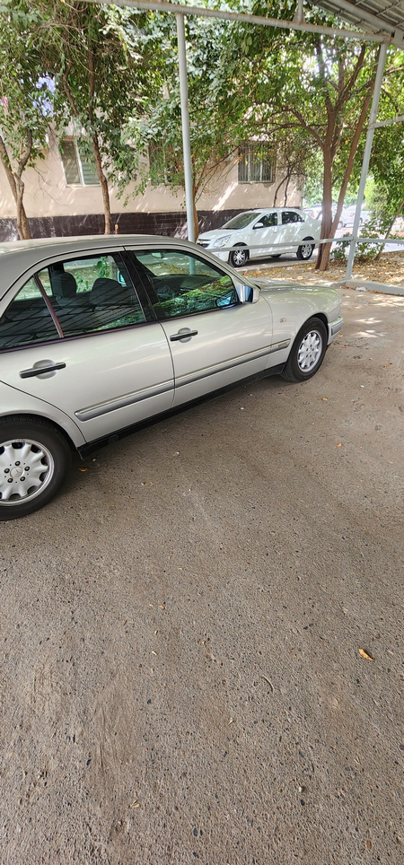 Mersedes elegant w210 sotiladi