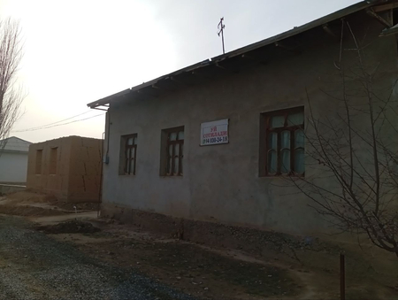 Samarqand viloyati Paxtachi tumanida kelishilgan narxda uy sotiladi