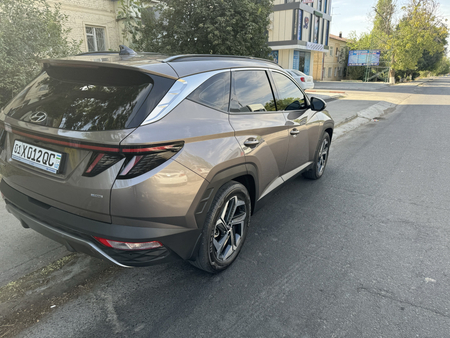 Tucson 2022yil radnoy kraska 37000 km 4ta eshik va morda bron pilonka