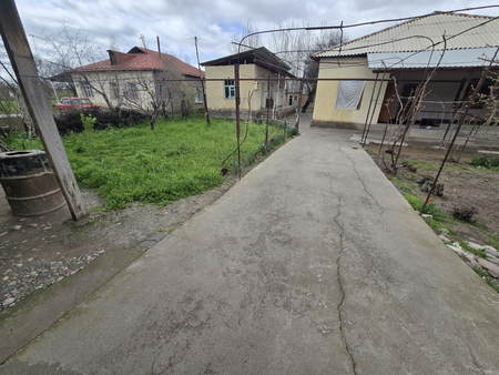 Yangibozorda jolawkan 9so'tik 6 xonalik