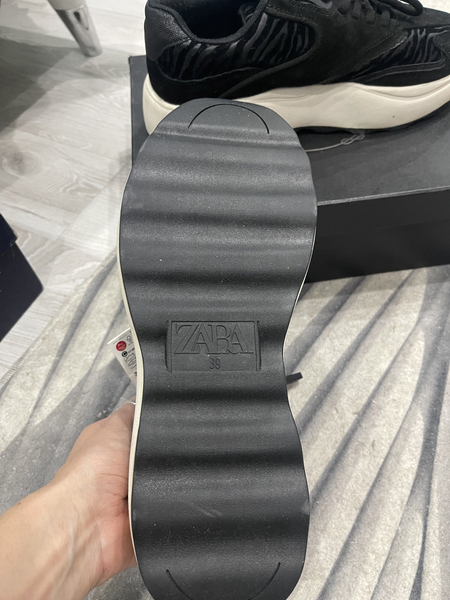 Кроссовки Zara