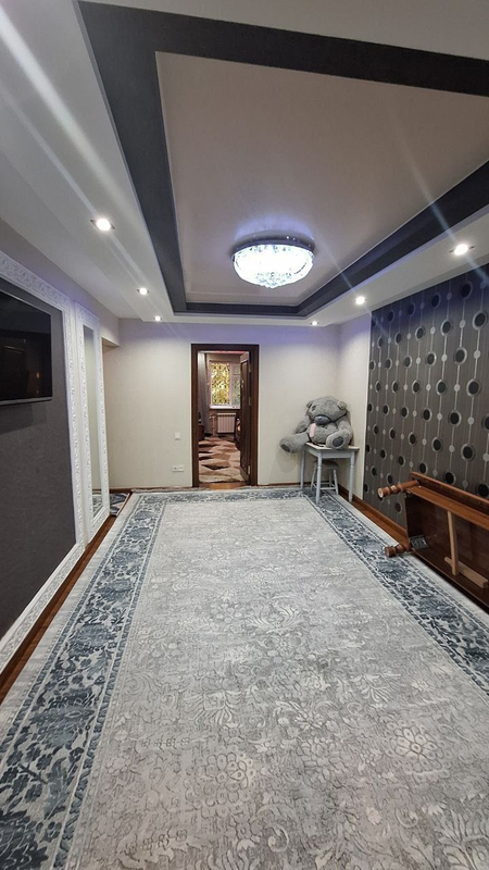 Юнус Абад чинобад
Чинобад 2/2/4 чинабод
50м2 + 10м2 кладовая 
Кирпич
К