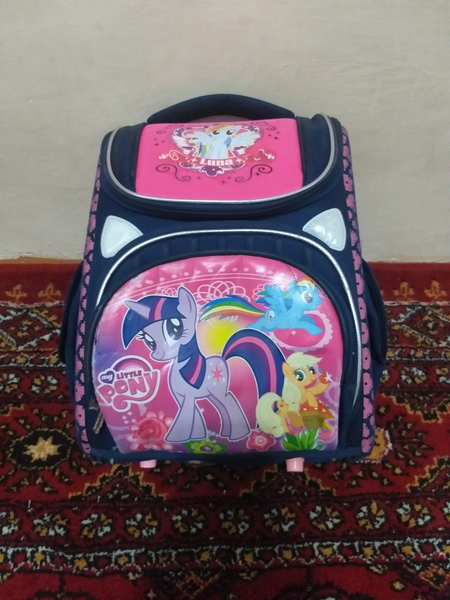Parfel qizlarga rukzak