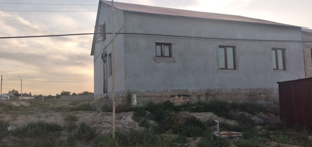 Uy satiladi baxasi kelisimli