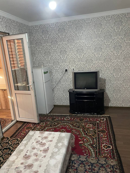 Сдаётся квартира с хозяином, 2 комнаты 70 квадратов