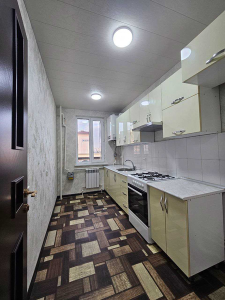 uy sotiladi sergili 3 bekat yoni 3 xona 3etak 66500$