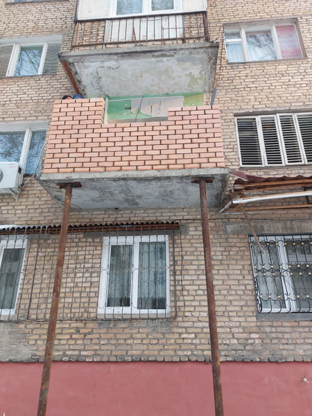 Кладка кирпича на балкон