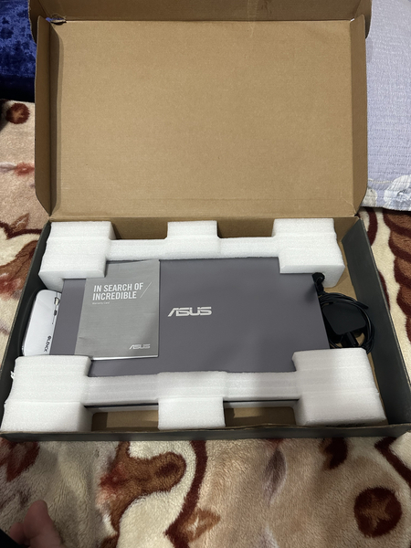 Noutbuk Asus yangiday sotiladi