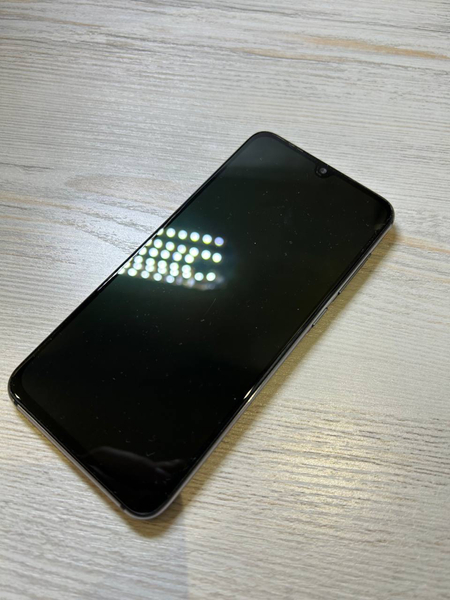 Продам Xiaomi mi 9 se