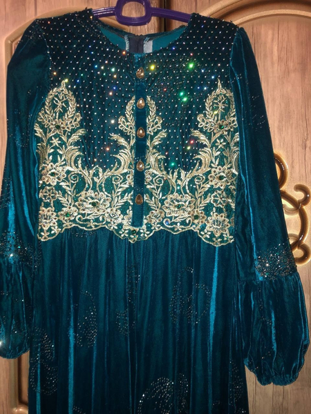 Kiyimlar sotiladi