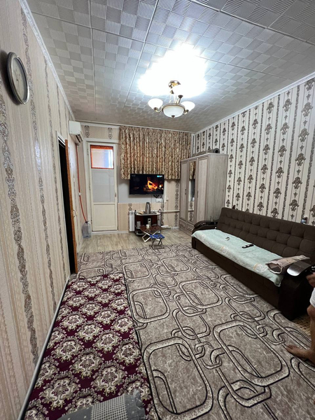 Срочно. Мирабадский р-н Куйлюк Массив 2 1/4/4 балкон 1.5х6