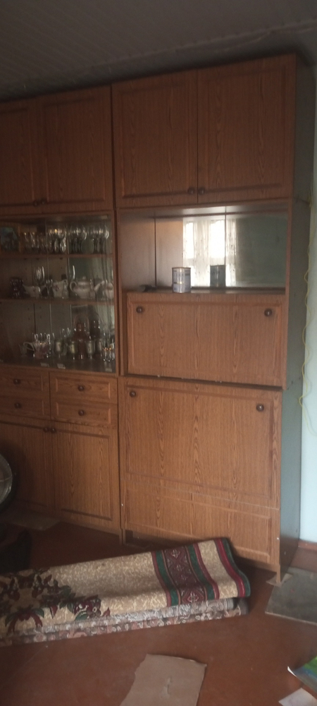 Продам срочно стенку без шифонера