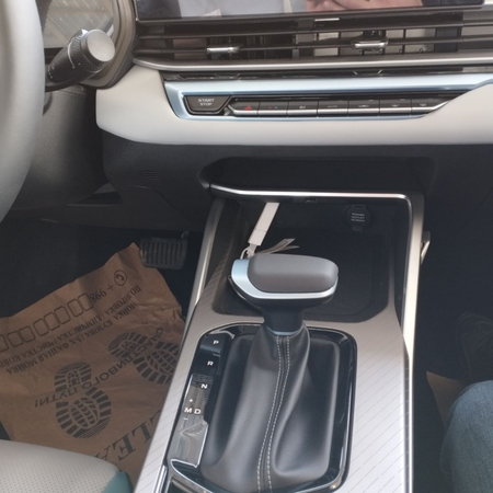 Автомобиль Geely M Grand