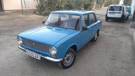 Antikivarni Vaz 2101 sotiladi holati juda zo'r propanda hujjati joyida