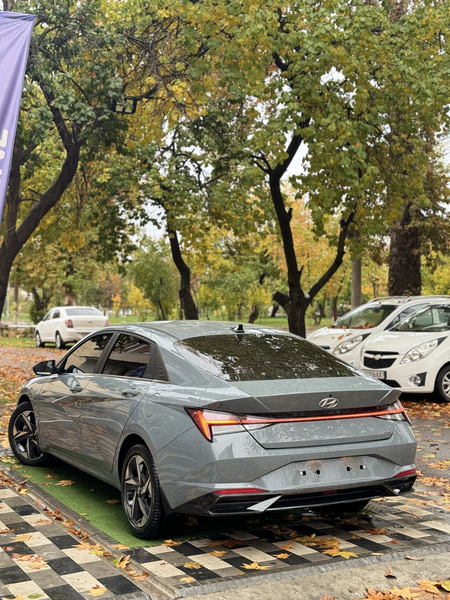 Hyundai Elantra Full
