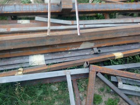 Metallom Armatura ugolnik truba