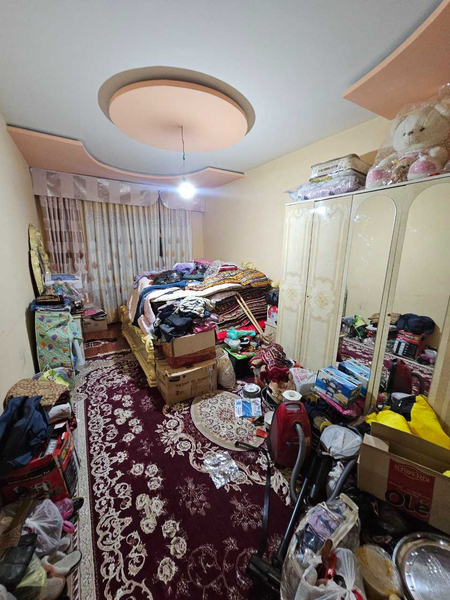 3 xonali 90m² 1-qavat sotiladi.