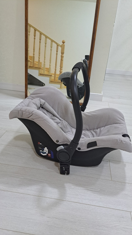 Продаю коляску Pierre Cardin