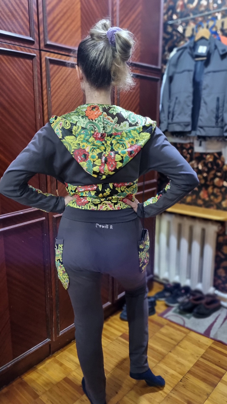Продаются женские спортивные костюмы
