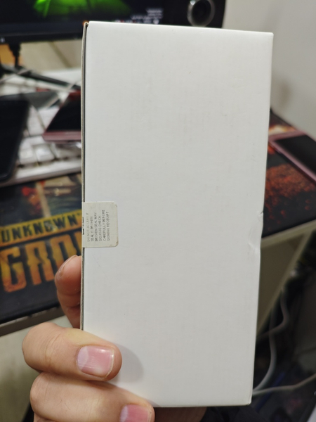 Redmi a2 plus satiladi paket ashilmagan sena 1mln kelisemi