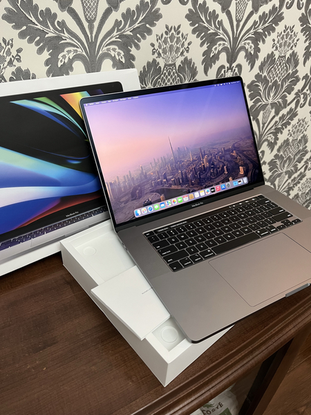 Macbook Pro 16inch 1TB 16GB Ram