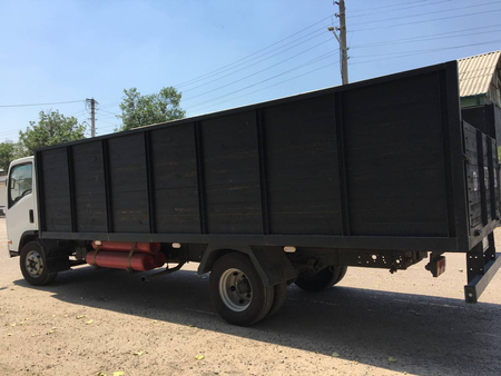 Isuzu yuk moshina