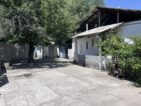 Продаёт участок Правда