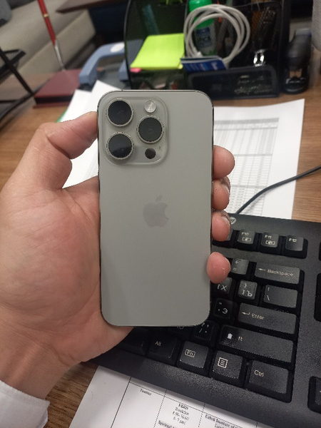 Iphone 15 pro max Natural titan 40 skl