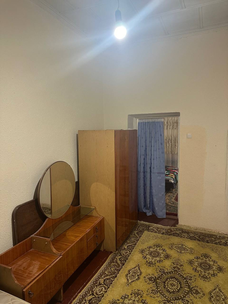 Яккасарой Бобур куча 2 хона 1 этаж. 350$