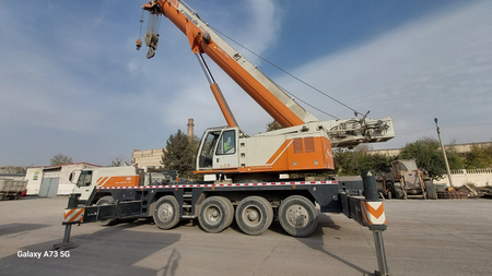 Продаеться новый авто кран 110 тон. Zoomlion