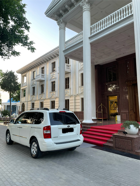 Kia carnival sotiladi yili 2007