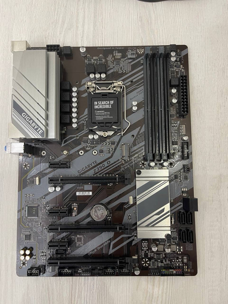 Gigabyte Z370 плата (не рабочая)